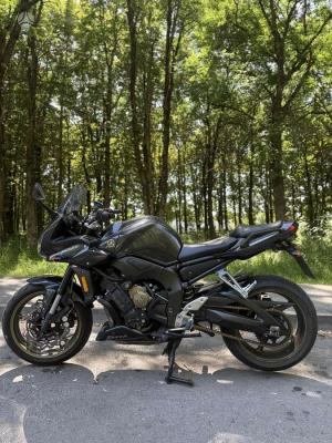 Черный Ямаха FZ1 2009 в Шяуляй, объемом двигателя 1.00 л и пробегом 38 тыс. км за 4250 €, фото  на AUTOMOTO.COM.LV