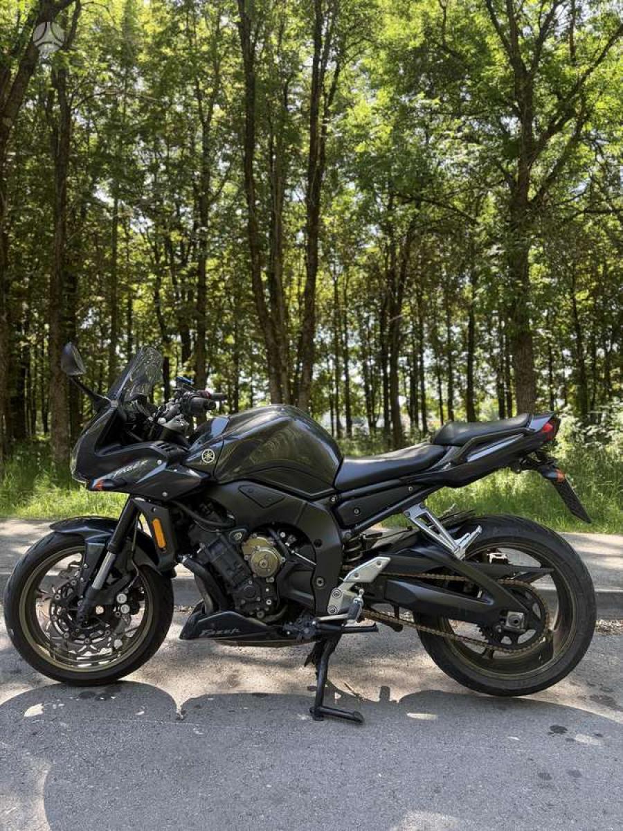 Черный Ямаха FZ1 2009 в Шяуляй, объемом двигателя 1.00 л и пробегом 38 тыс. км за 4250 €, фото 1 на AUTOMOTO.COM.LV