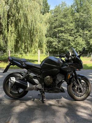 Черный Ямаха FZ1 2009 в Шяуляй, объемом двигателя 1.00 л и пробегом 38 тыс. км за 4250 €, фото 3 на AUTOMOTO.COM.LV