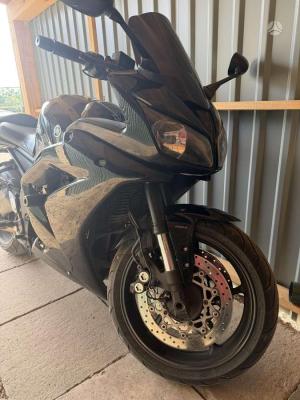 Melns Yamaha FZ1 2010 Mažeikiai, ar dzinēja tilpumu 1.00 L un nobraukumu 50 tūkst. km par 3500 €, foto  vietnē AUTOMOTO.COM.LV
