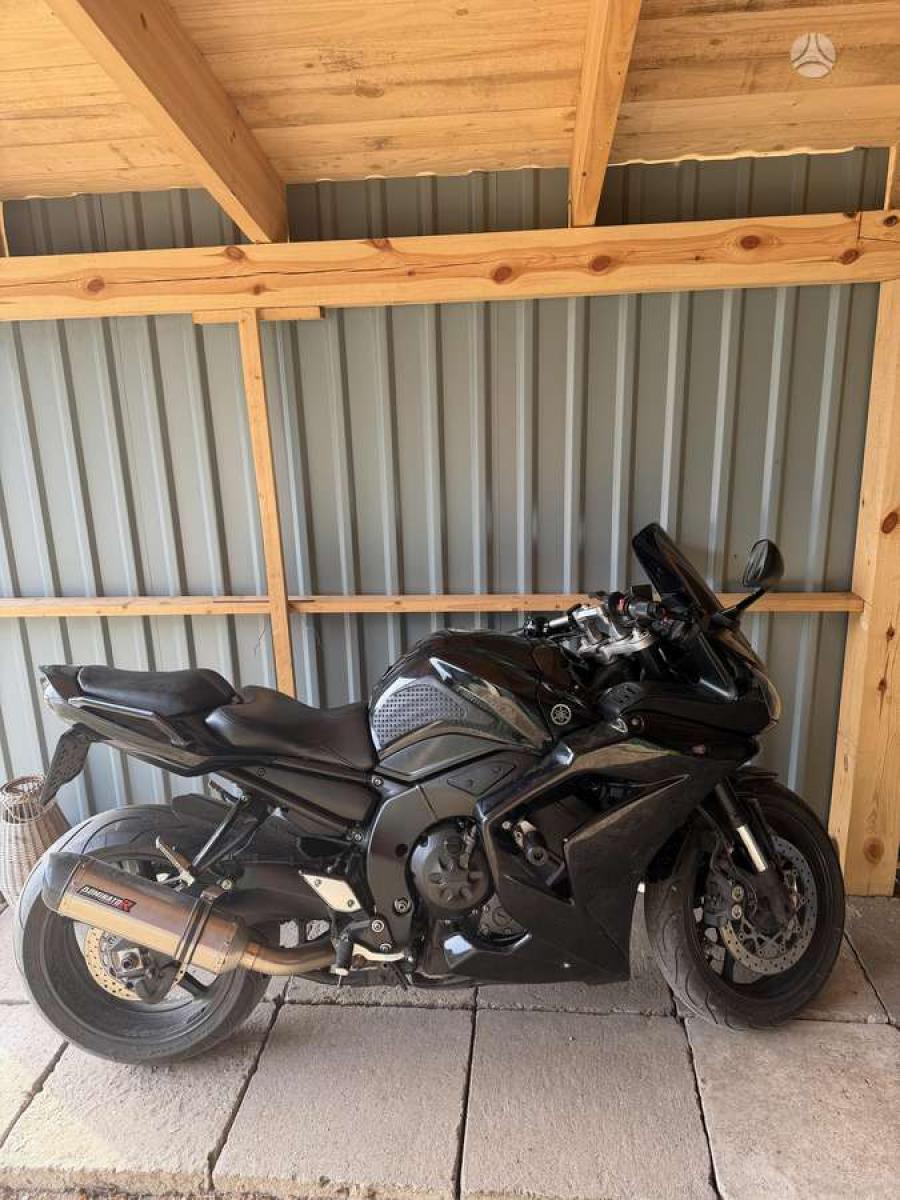 Melns Yamaha FZ1 2010 Mažeikiai, ar dzinēja tilpumu 1.00 L un nobraukumu 50 tūkst. km par 3500 €, foto 3 vietnē AUTOMOTO.COM.LV