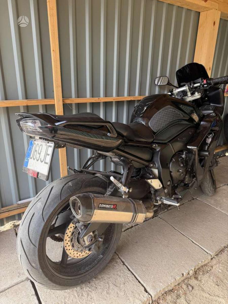 Melns Yamaha FZ1 2010 Mažeikiai, ar dzinēja tilpumu 1.00 L un nobraukumu 50 tūkst. km par 3500 €, foto 4 vietnē AUTOMOTO.COM.LV