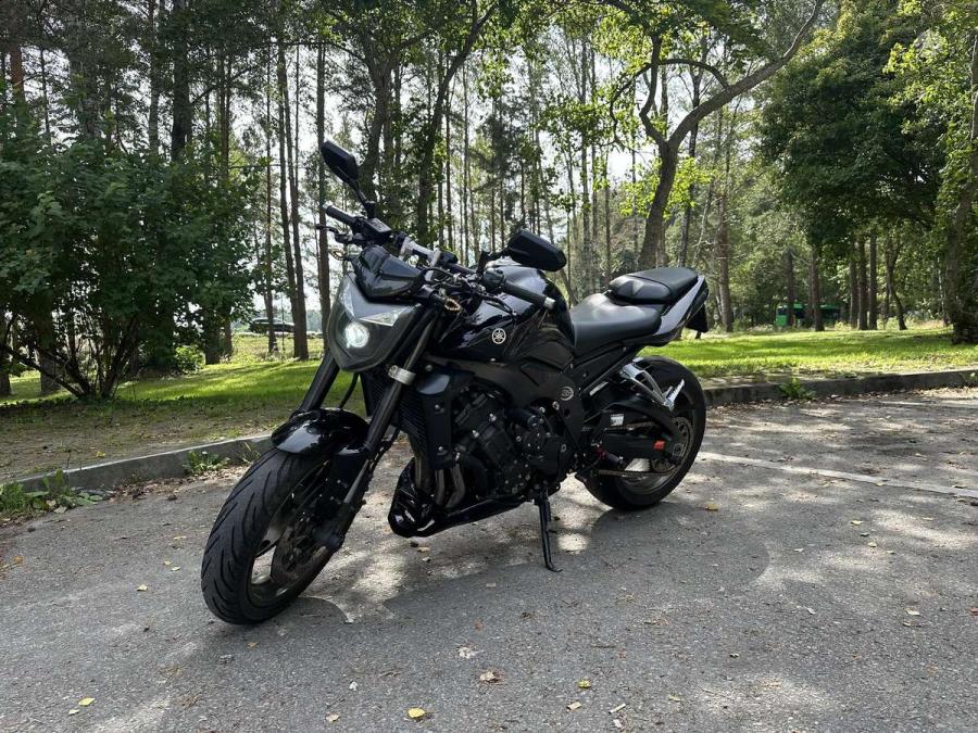 Black Yamaha FZ1 2010 in Kretinga, with an engine capacity of 1.00 L and mileage of 40 thousand km for 4000 €, photo 1 on AUTOMOTO.COM.LV