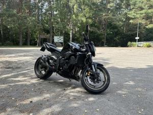 Black Yamaha FZ1 2010 in Kretinga, with an engine capacity of 1.00 L and mileage of 40 thousand km for 4000 €, photo 3 on AUTOMOTO.COM.LV