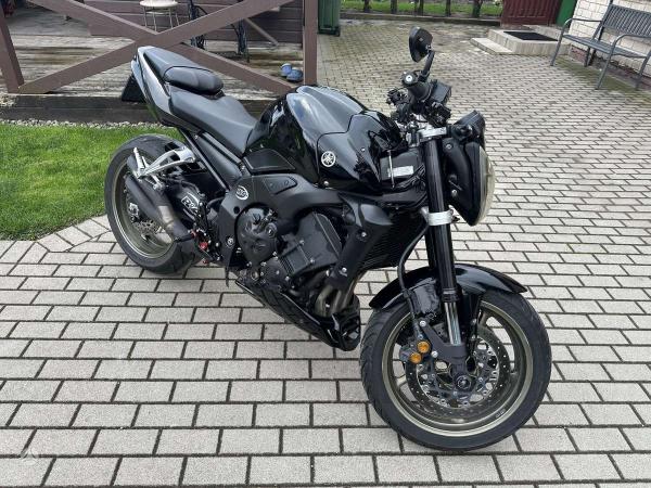 Ямаха FZ1 2010 в Кретинга на AUTOMOTO.COM.LV Черный Ямаха FZ1 2010 в Кретинга, объемом двигателя 1.00 л и пробегом 40 тыс. км за 4000 €, фото 5 на AUTOMOTO.COM.LV
