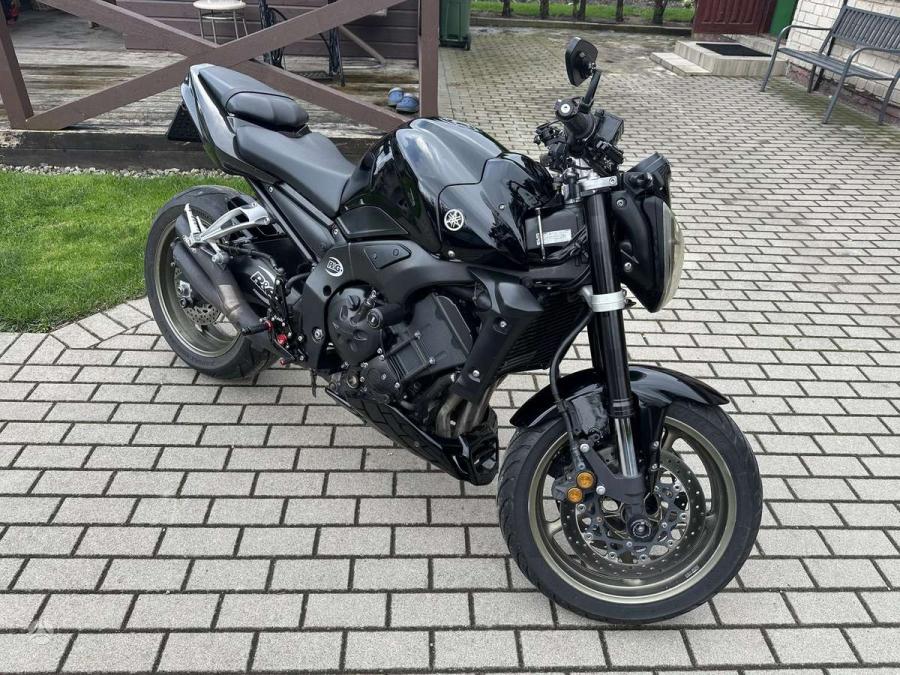 Black Yamaha FZ1 2010 in Kretinga, with an engine capacity of 1.00 L and mileage of 40 thousand km for 4000 €, photo 5 on AUTOMOTO.COM.LV