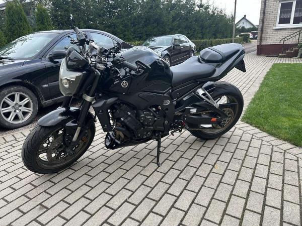 Ямаха FZ1 2010 в Кретинга на AUTOMOTO.COM.LV Черный Ямаха FZ1 2010 в Кретинга, объемом двигателя 1.00 л и пробегом 40 тыс. км за 4000 €, фото 6 на AUTOMOTO.COM.LV