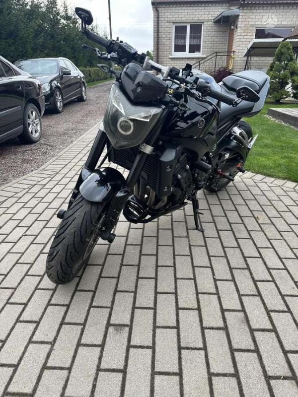Ямаха FZ1 2010 в Кретинга на AUTOMOTO.COM.LV Черный Ямаха FZ1 2010 в Кретинга, объемом двигателя 1.00 л и пробегом 40 тыс. км за 4000 €, фото 7 на AUTOMOTO.COM.LV