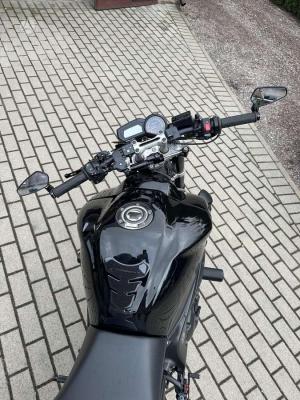 Black Yamaha FZ1 2010 in Kretinga, with an engine capacity of 1.00 L and mileage of 40 thousand km for 4000 €, photo 9 on AUTOMOTO.COM.LV