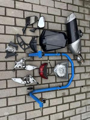 Black Yamaha FZ1 2010 in Kretinga, with an engine capacity of 1.00 L and mileage of 40 thousand km for 4000 €, photo 10 on AUTOMOTO.COM.LV
