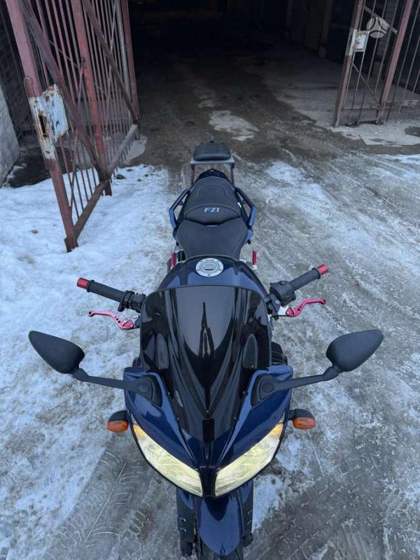 Blue Yamaha FZ1 2007 in Kaunas, with an engine capacity of 1.00 L and mileage of 58 thousand km for 3800 €, photo 11 on AUTOMOTO.COM.LV
