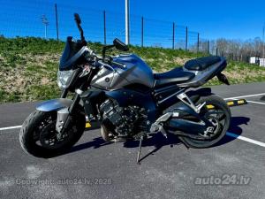 Pelēks Yamaha FZ1 2006 Tallina, ar dzinēja tilpumu 0.11 L un nobraukumu 47 tūkst. km par 3500 €, foto 3 vietnē AUTOMOTO.COM.LV