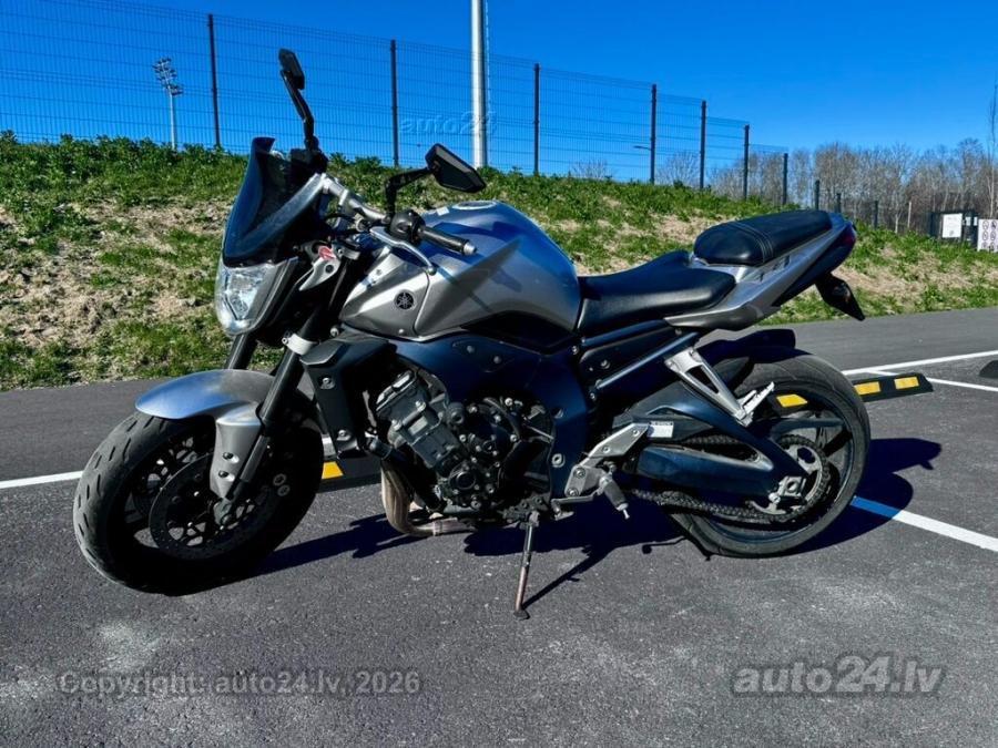 Pelēks Yamaha FZ1 2006 Tallina, ar dzinēja tilpumu 0.11 L un nobraukumu 47 tūkst. km par 3500 €, foto 3 vietnē AUTOMOTO.COM.LV