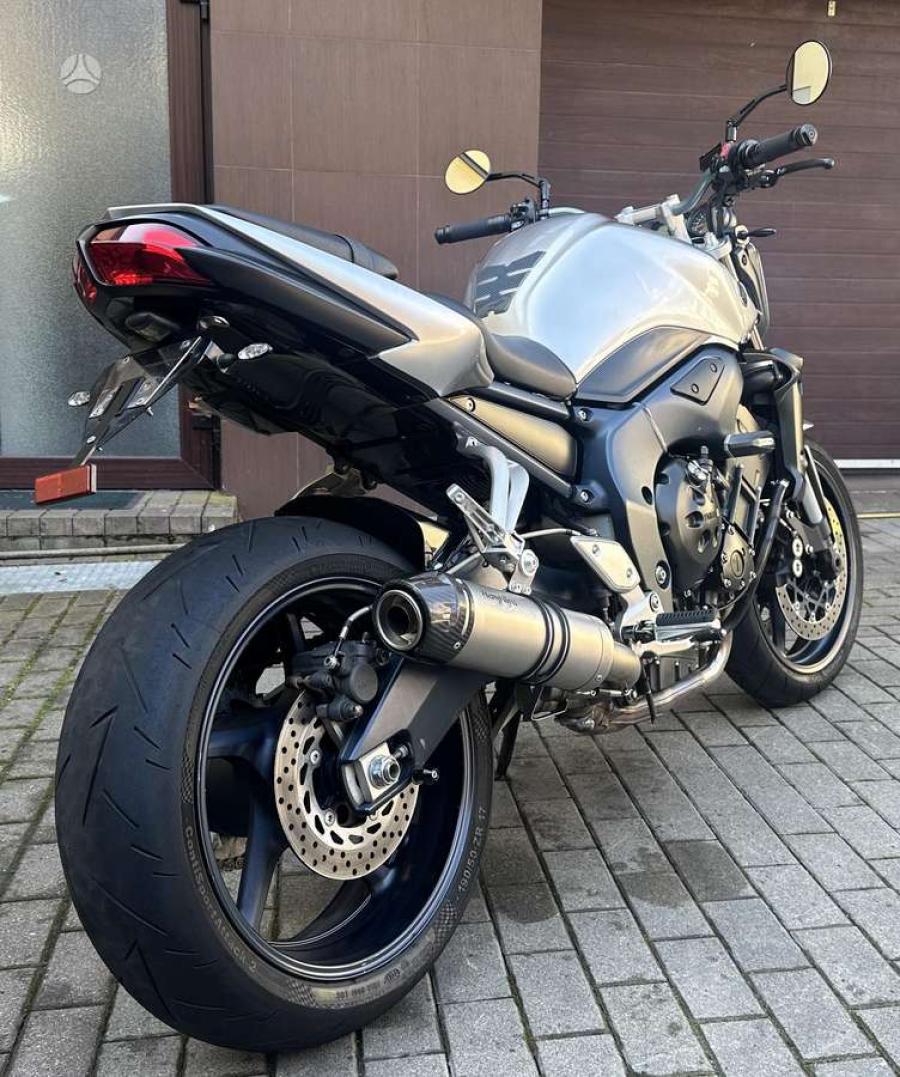 Grey Yamaha FZ1 2006 in Kaunas, with an engine capacity of 1.00 L and mileage of 37 thousand km for 3700 €, photo 3 on AUTOMOTO.COM.LV