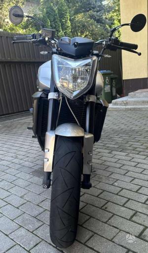 Grey Yamaha FZ1 2006 in Kaunas, with an engine capacity of 1.00 L and mileage of 37 thousand km for 3700 €, photo 8 on AUTOMOTO.COM.LV