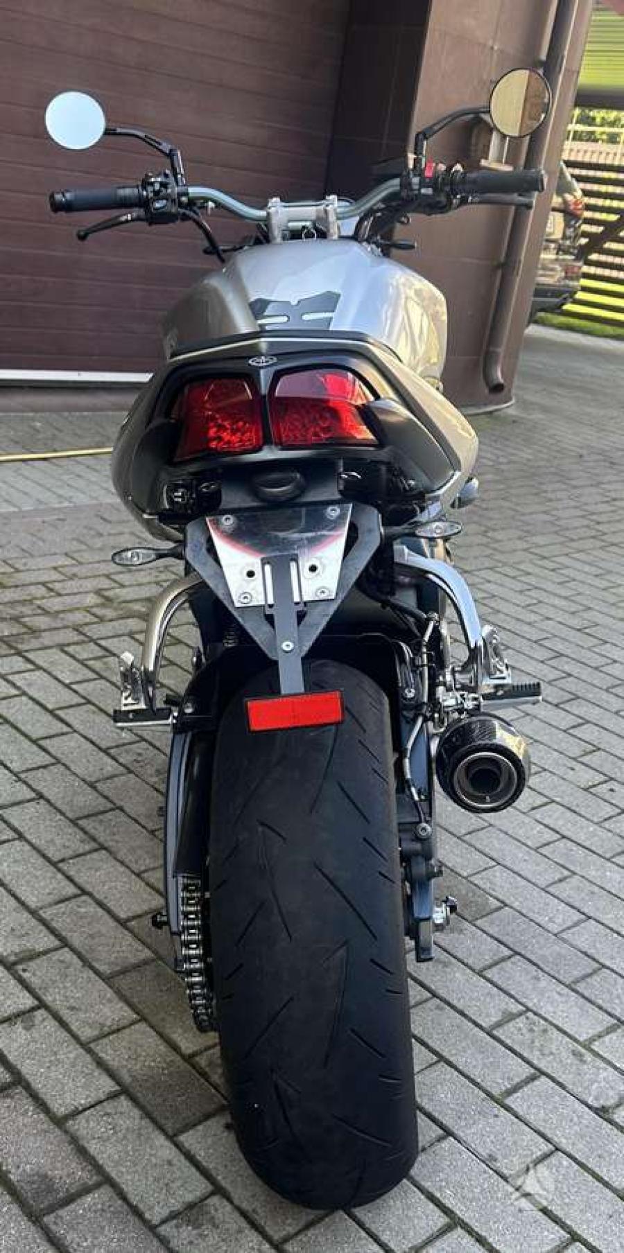 Grey Yamaha FZ1 2006 in Kaunas, with an engine capacity of 1.00 L and mileage of 37 thousand km for 3700 €, photo 9 on AUTOMOTO.COM.LV