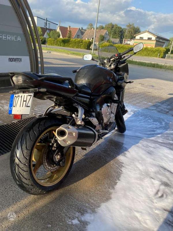 Grey Yamaha FZ1 2008 in Kaunas, with an engine capacity of 1.00 L and mileage of 62 thousand km for 3900 €, photo 5 on AUTOMOTO.COM.LV