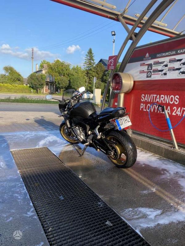 Grey Yamaha FZ1 2008 in Kaunas, with an engine capacity of 1.00 L and mileage of 62 thousand km for 3900 €, photo 7 on AUTOMOTO.COM.LV