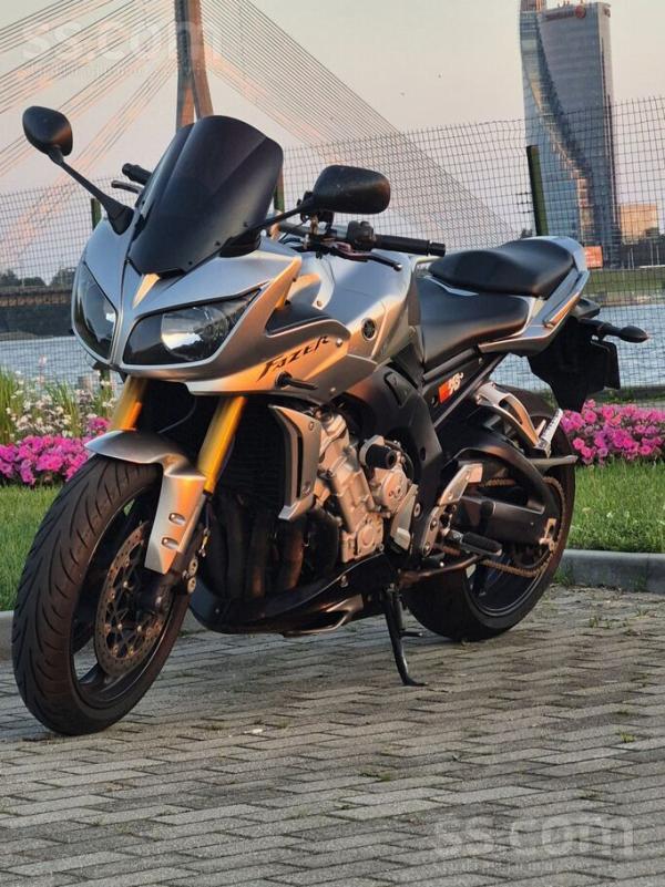 Yamaha FZ1 2006 Rīga, ar dzinēja tilpumu 1.00 L un nobraukumu 0 tūkst. km par 3750 €, foto 1 vietnē AUTOMOTO.COM.LV