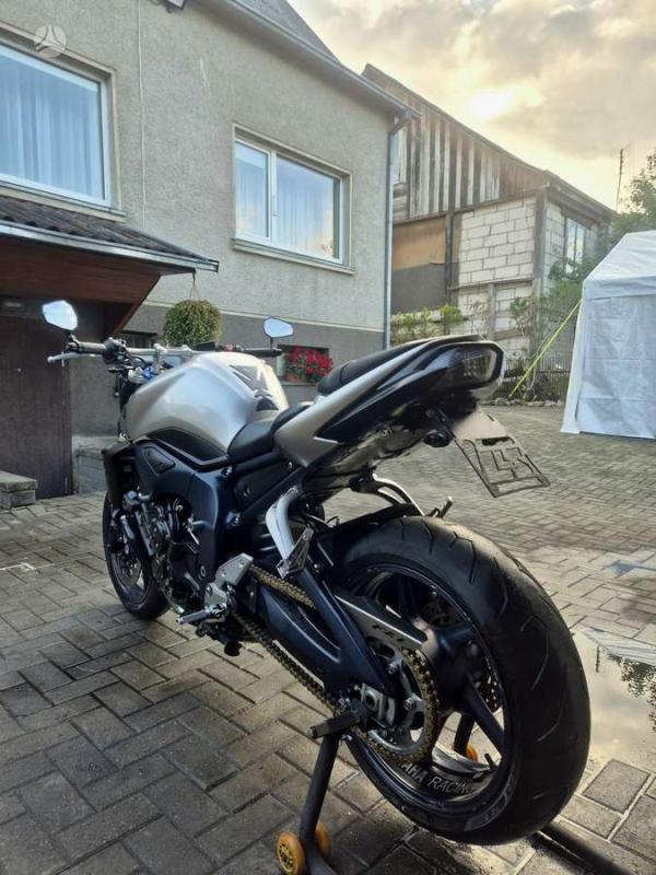 Yamaha FZ1 2006 in Prienai, with an engine capacity of 1.00 L and mileage of 41 thousand km for 3950 €, photo 9 on AUTOMOTO.COM.LV