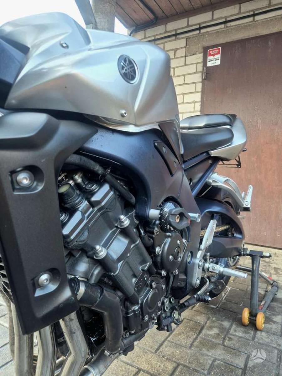 Yamaha FZ1 2006 in Prienai, with an engine capacity of 1.00 L and mileage of 41 thousand km for 3950 €, photo 16 on AUTOMOTO.COM.LV