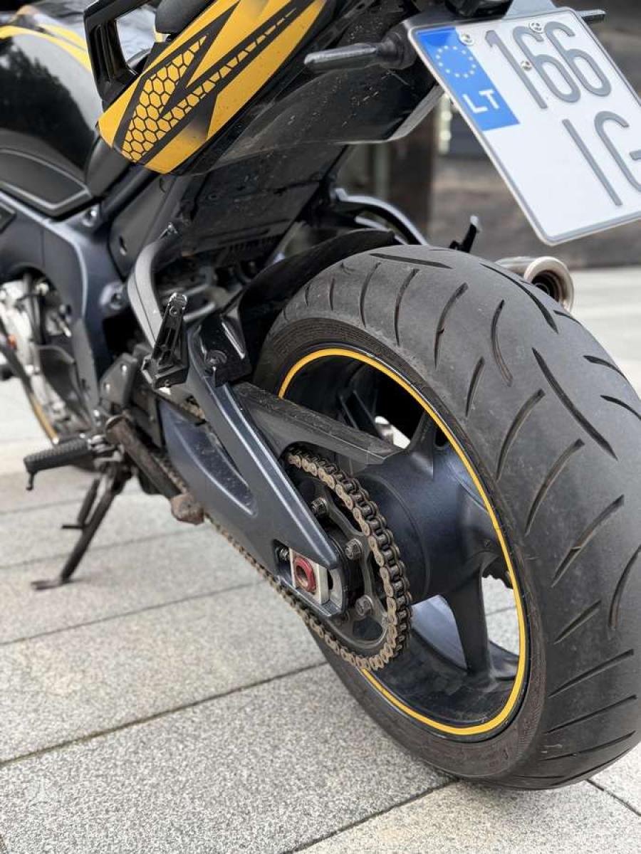 Yamaha FZ1 2006 in Vilnius, with an engine capacity of 1.00 L and mileage of 70 thousand km for 3700 €, photo 17 on AUTOMOTO.COM.LV