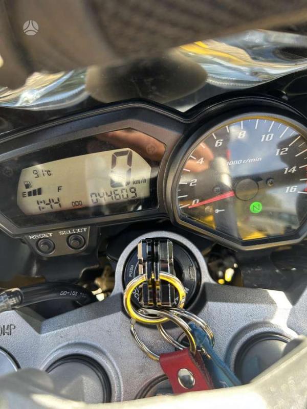 Yamaha FZ1 2006 in Kaunas, with an engine capacity of 1.00 L and mileage of 45 thousand km for 3500 €, photo 6 on AUTOMOTO.COM.LV