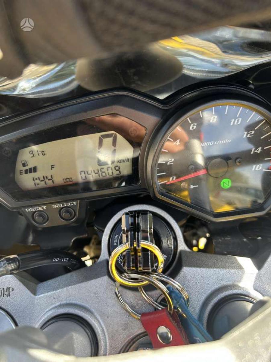 Yamaha FZ1 2006 in Kaunas, with an engine capacity of 1.00 L and mileage of 45 thousand km for 3500 €, photo 6 on AUTOMOTO.COM.LV