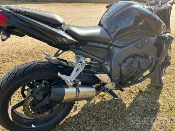 Yamaha FZ1 2007 in Ludza, with an engine capacity of 1.00 L and mileage of 0 thousand km for 2800 €, photo 7 on AUTOMOTO.COM.LV