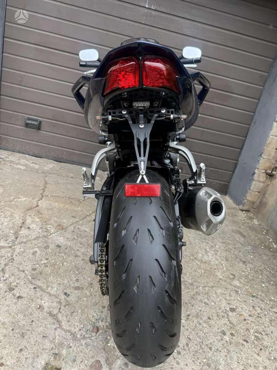 Yamaha FZ1 2008 in Prienai, with an engine capacity of 1.00 L and mileage of 35 thousand km for 4099 €, photo 10 on AUTOMOTO.COM.LV