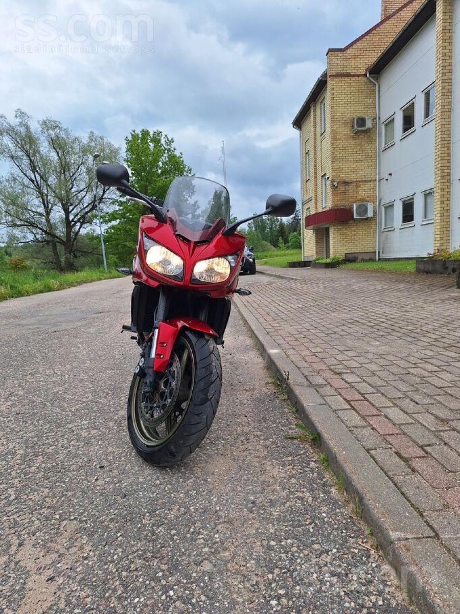 Ямаха FZ1 2008 в Алуксне, объемом двигателя 1.00 л и пробегом 0 тыс. км за 3350 €, фото 4 на AUTOMOTO.COM.LV