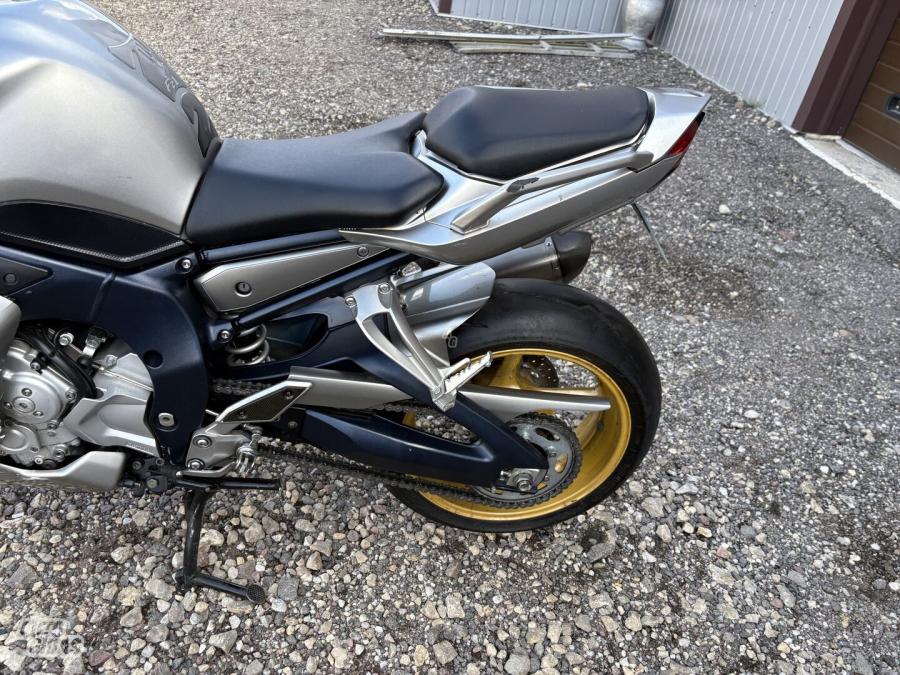Yamaha FZ1 2008 Kelmė, ar dzinēja tilpumu 1.00 L un nobraukumu 32 tūkst. km par 2230 €, foto 11 vietnē AUTOMOTO.COM.LV