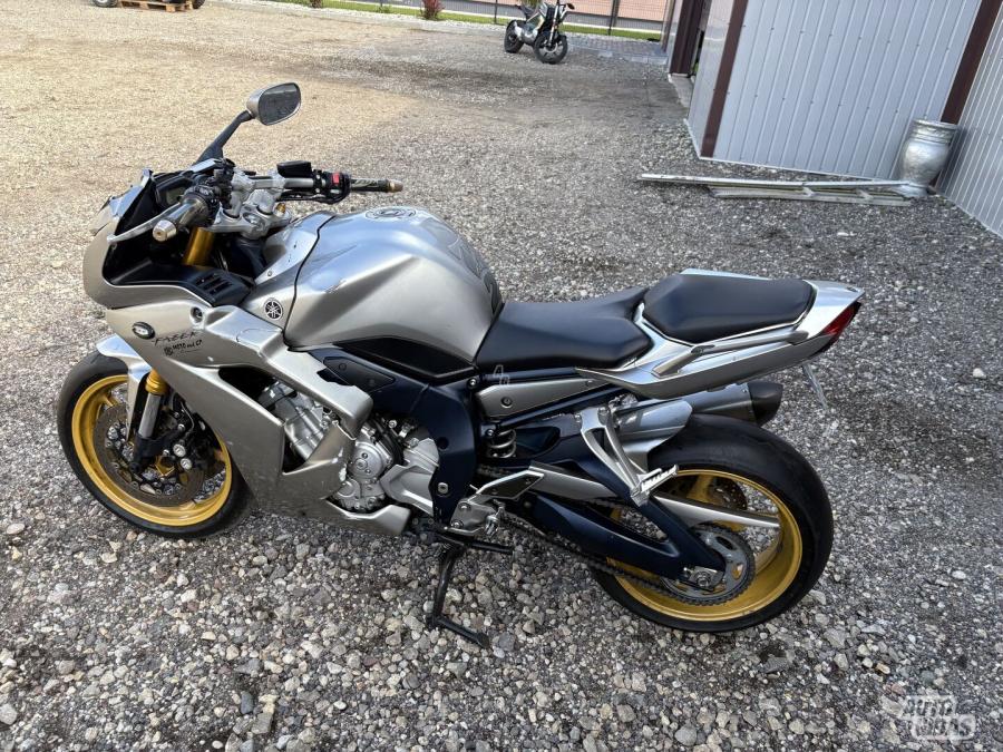 Ямаха FZ1 2008 в Кельме, объемом двигателя 1.00 л и пробегом 32 тыс. км за 2230 €, фото 6 на AUTOMOTO.COM.LV