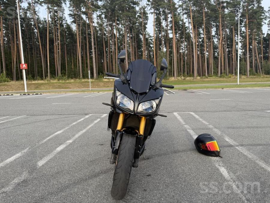 Yamaha FZ1 2009 in Riga, with an engine capacity of 1.00 L and mileage of 0 thousand km for 3700 €, photo 4 on AUTOMOTO.COM.LV