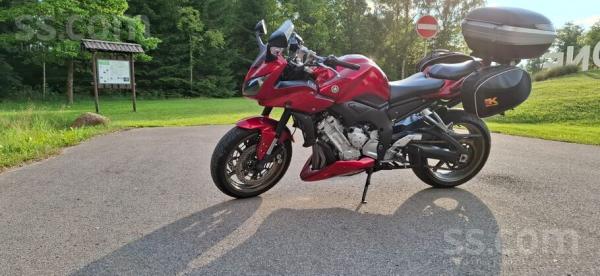 Yamaha FZ1 2011 in Riga, with an engine capacity of 1.00 L and mileage of 0 thousand km for 5190 €, photo 2 on AUTOMOTO.COM.LV