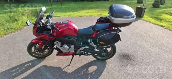 Yamaha FZ1 2011 in Riga, with an engine capacity of 1.00 L and mileage of 0 thousand km for 5190 €, photo 9 on AUTOMOTO.COM.LV
