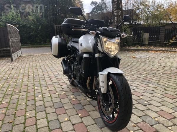 Yamaha FZ1 2013 Ogre, ar dzinēja tilpumu 1.00 L un nobraukumu 0 tūkst. km par 6500 €, foto 1 vietnē AUTOMOTO.COM.LV