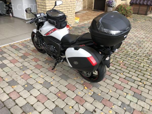 Yamaha FZ1 2013 Ogre, ar dzinēja tilpumu 1.00 L un nobraukumu 0 tūkst. km par 6500 €, foto 10 vietnē AUTOMOTO.COM.LV