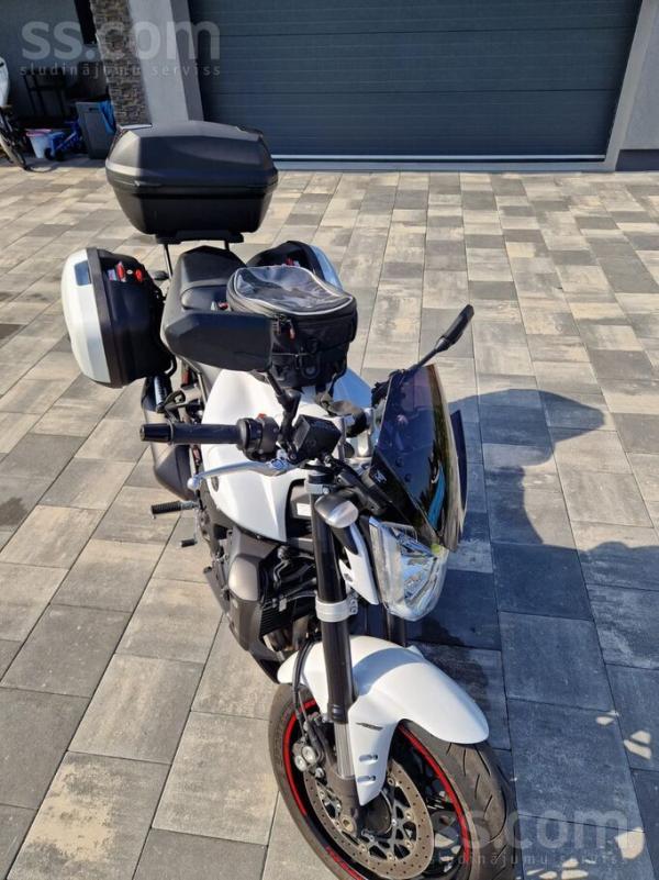 Yamaha FZ1 2013 Ogre, ar dzinēja tilpumu 1.00 L un nobraukumu 0 tūkst. km par 6750 €, foto 4 vietnē AUTOMOTO.COM.LV