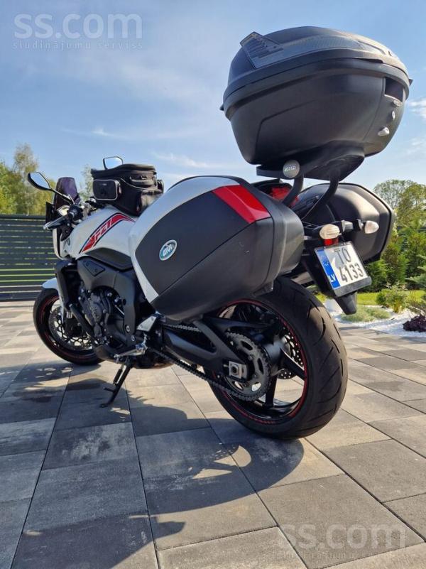 Yamaha FZ1 2013 Ogre, ar dzinēja tilpumu 1.00 L un nobraukumu 0 tūkst. km par 6750 €, foto 5 vietnē AUTOMOTO.COM.LV
