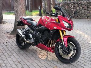 Sarkans Yamaha FZ1 2006 Mažeikiai, ar dzinēja tilpumu 1.00 L un nobraukumu 27 tūkst. km par 4700 €, foto  vietnē AUTOMOTO.COM.LV