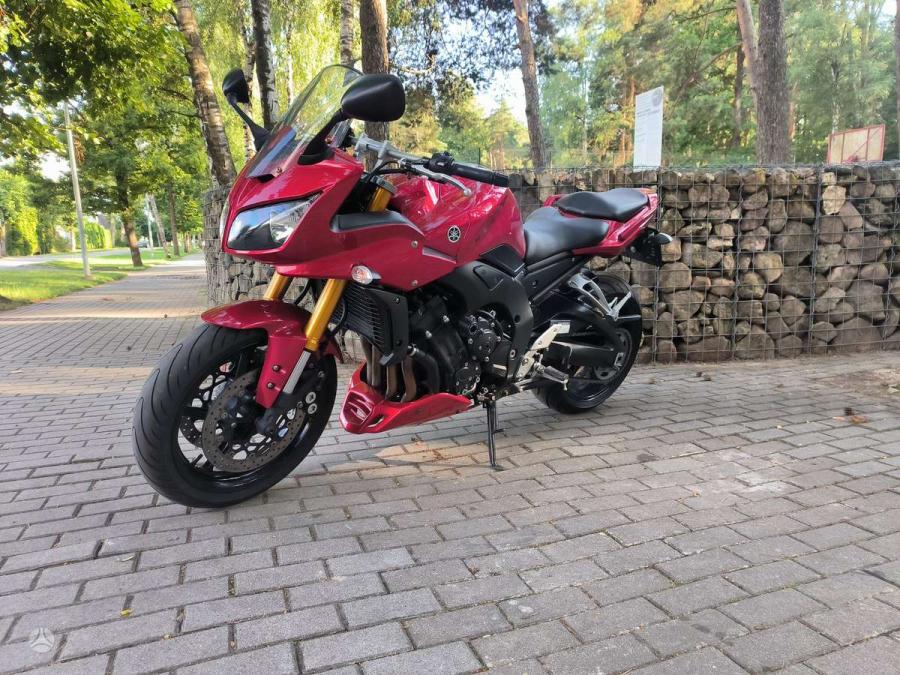 Красный Ямаха FZ1 2006 в Мажейкяй, объемом двигателя 1.00 л и пробегом 27 тыс. км за 4700 €, фото 4 на AUTOMOTO.COM.LV