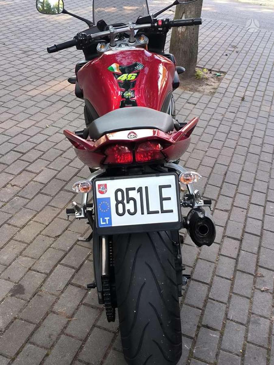 Красный Ямаха FZ1 2006 в Мажейкяй, объемом двигателя 1.00 л и пробегом 27 тыс. км за 4700 €, фото 6 на AUTOMOTO.COM.LV
