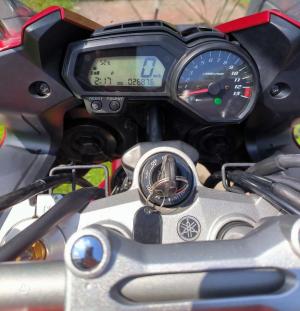 Красный Ямаха FZ1 2006 в Мажейкяй, объемом двигателя 1.00 л и пробегом 27 тыс. км за 4700 €, фото 8 на AUTOMOTO.COM.LV