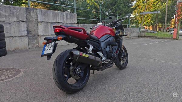 Red Yamaha FZ1 2007 in Vilnius, with an engine capacity of 1.00 L and mileage of 94 thousand km for 2999 €, photo 3 on AUTOMOTO.COM.LV