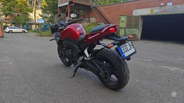 Red Yamaha FZ1 2007 in Vilnius, with an engine capacity of 1.00 L and mileage of 94 thousand km for 2999 €, photo 4 on AUTOMOTO.COM.LV