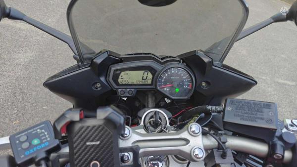 Red Yamaha FZ1 2007 in Vilnius, with an engine capacity of 1.00 L and mileage of 94 thousand km for 2999 €, photo 7 on AUTOMOTO.COM.LV
