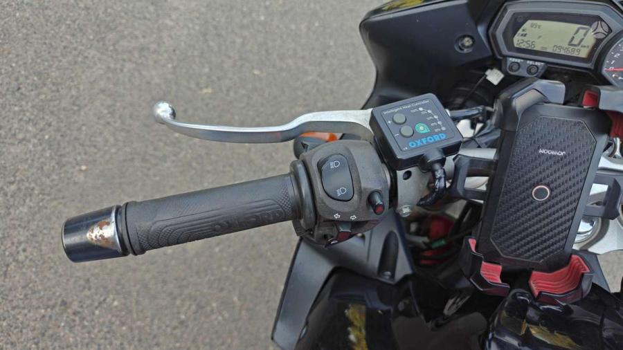 Red Yamaha FZ1 2007 in Vilnius, with an engine capacity of 1.00 L and mileage of 94 thousand km for 2999 €, photo 9 on AUTOMOTO.COM.LV
