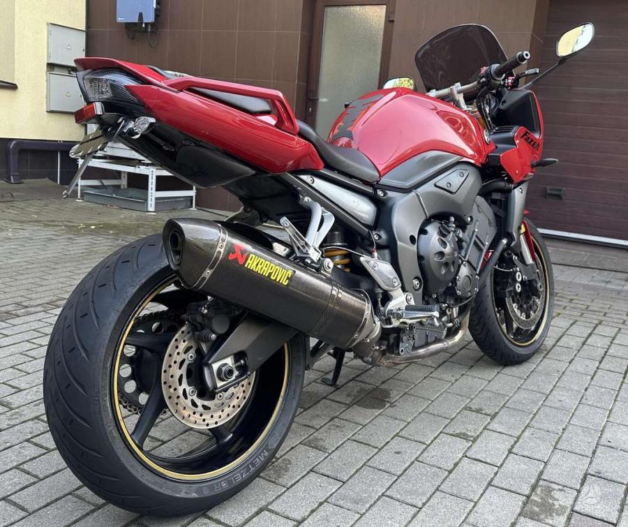 Red Yamaha FZ1 2008 in Kaunas, with an engine capacity of 1.00 L and mileage of 55 thousand km for 4150 €, photo 3 on AUTOMOTO.COM.LV