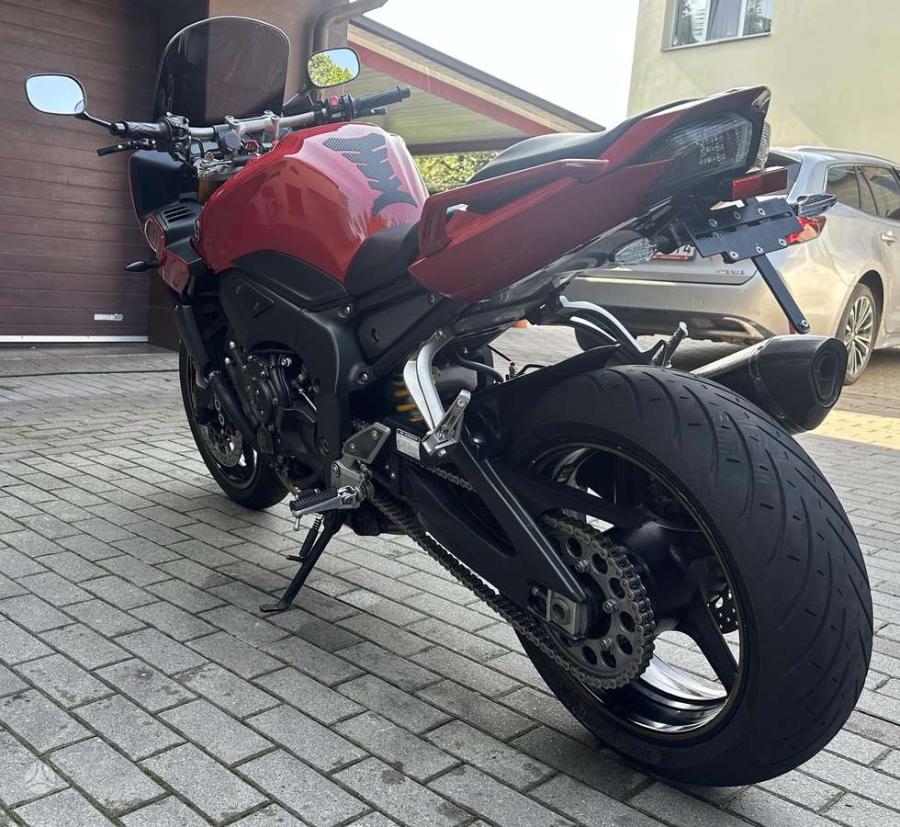 Red Yamaha FZ1 2008 in Kaunas, with an engine capacity of 1.00 L and mileage of 55 thousand km for 4150 €, photo 5 on AUTOMOTO.COM.LV